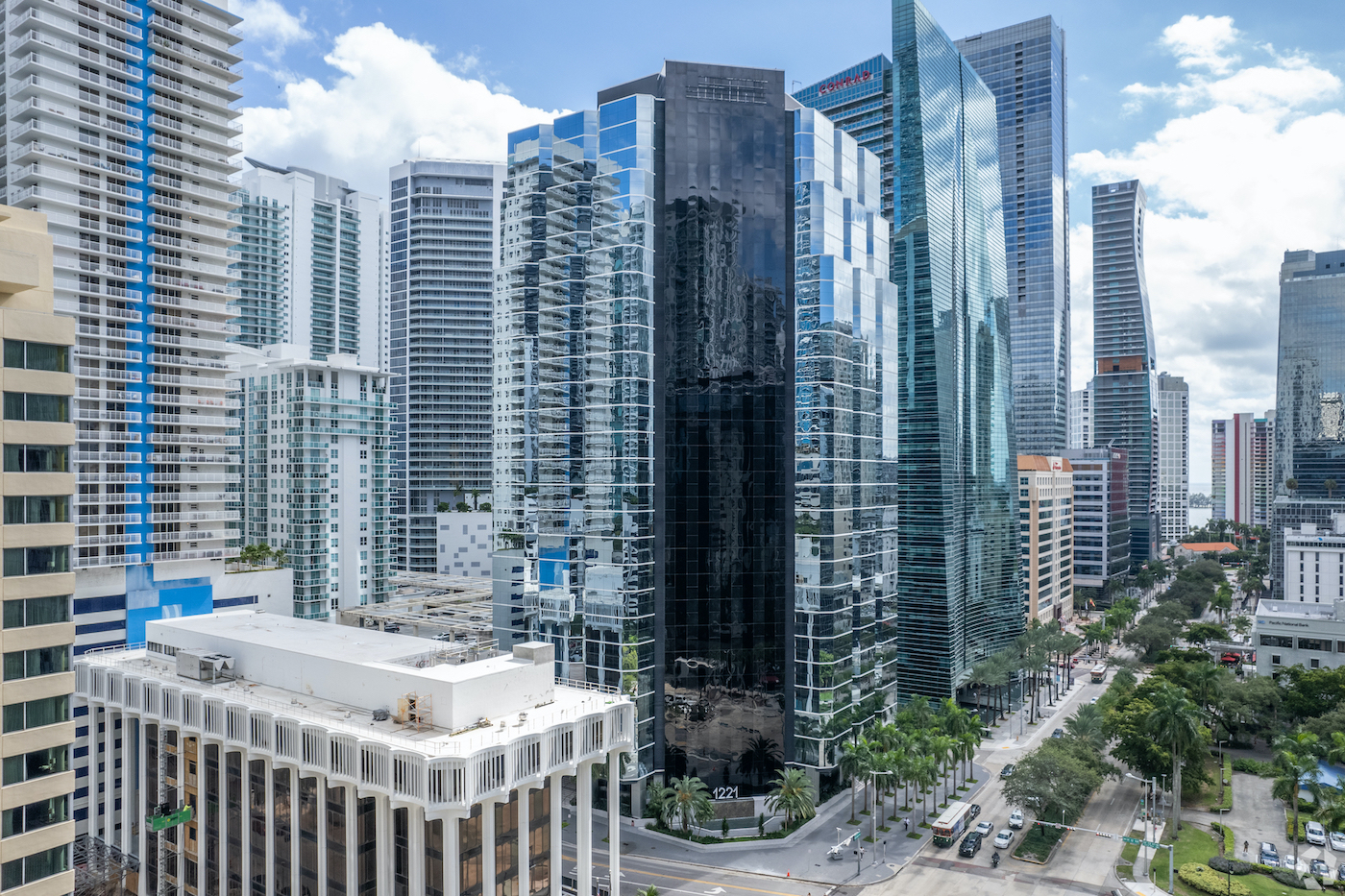 Hombre escaló puente levadizo de Brickell en pleno funcionamiento ...