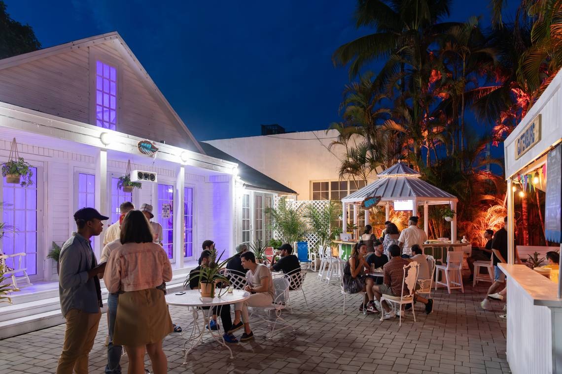 ZeyZey, el local en Miami que fusiona cocteles, música y arte ¡te ...