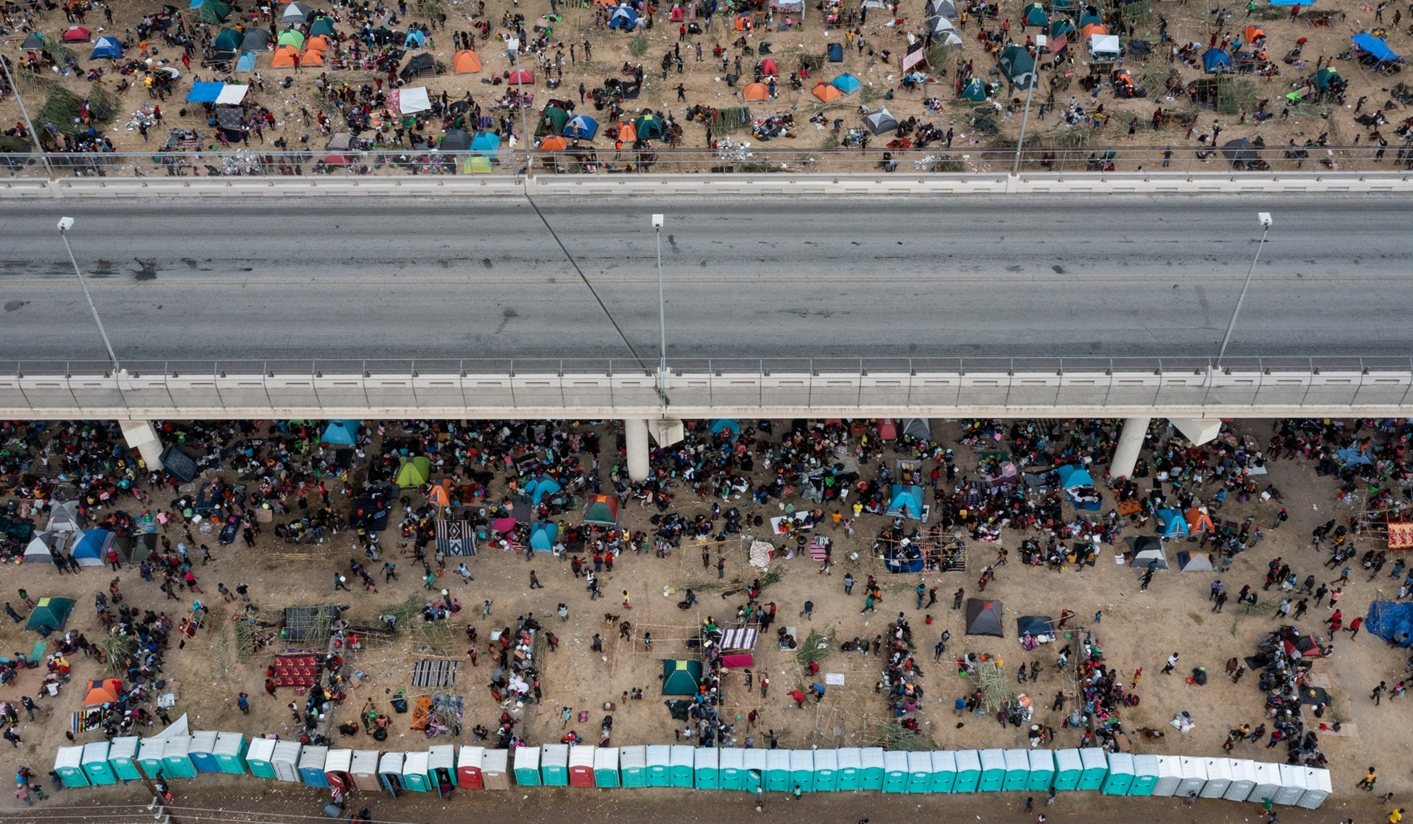 Texas declaró estado de emergencia por llegada masiva de migrantes ...