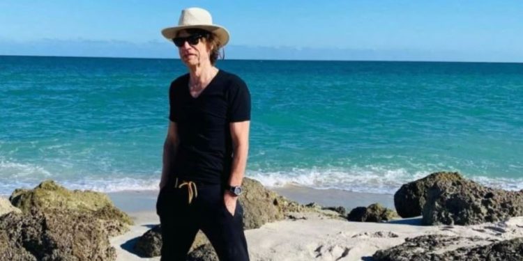 Mick Jagger and Melanie Hamrick went out to sunbathe on Miami beach ...