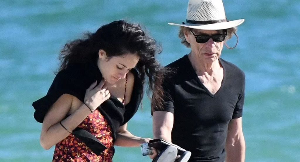 Mick Jagger and Melanie Hamrick went out to sunbathe on Miami beach ...
