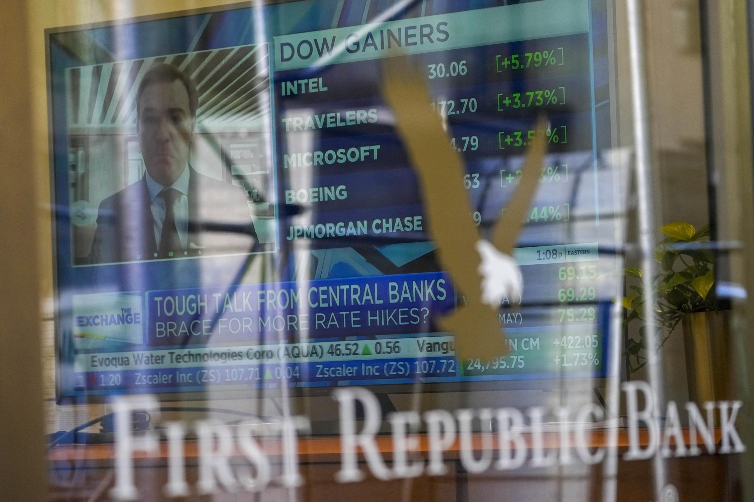 Quiebra de bancos en EEUU: Lo que debes saber y hacer