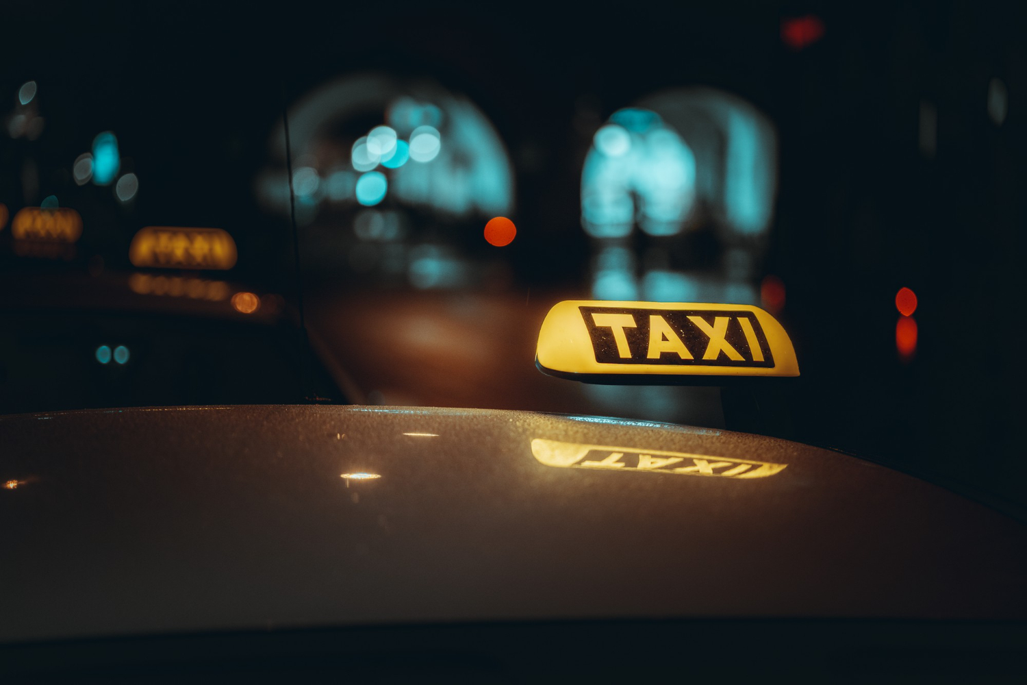 Lyft entrega registro de pasajero que robó a conductora